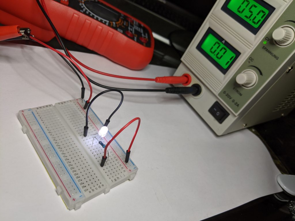 BlueCArd – part 2- What is a Breadboard and how to use it – Thinker Talk